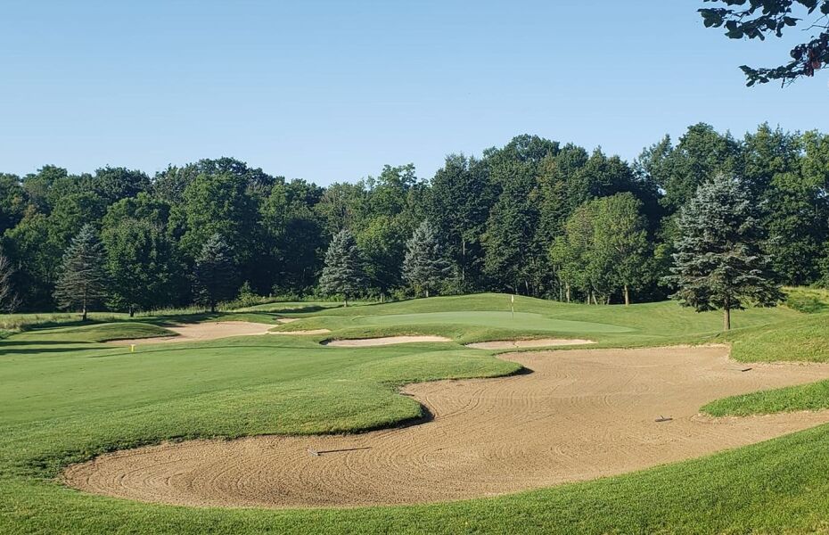 Mystic Golf Club, Ancaster, - Golf course information and reviews.