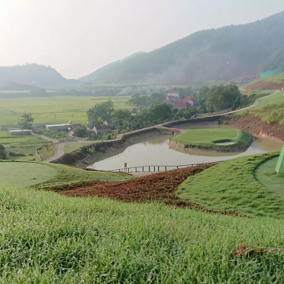 Amber Hills Golf & Resort / Yen Dung Golf Club - Hillside Course in ...